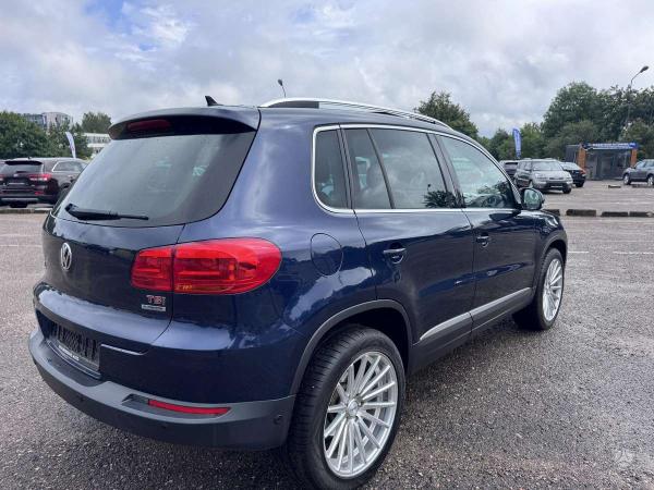 Blue Volkswagen Tiguan 2012 in Alytus, with an engine capacity of 1.39 L and mileage of 216 thousand km for 7950 €, photo 10 on AUTOMOTO.COM.LV