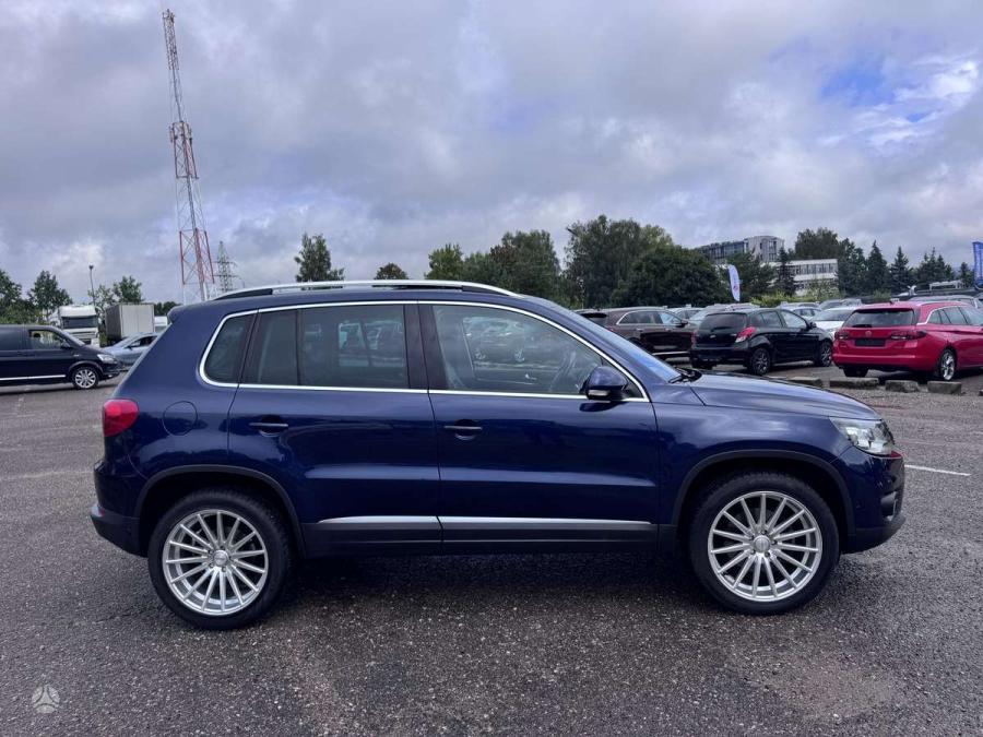 Blue Volkswagen Tiguan 2012 in Alytus, with an engine capacity of 1.39 L and mileage of 218 thousand km for 7850 €, photo 6 on AUTOMOTO.COM.LV