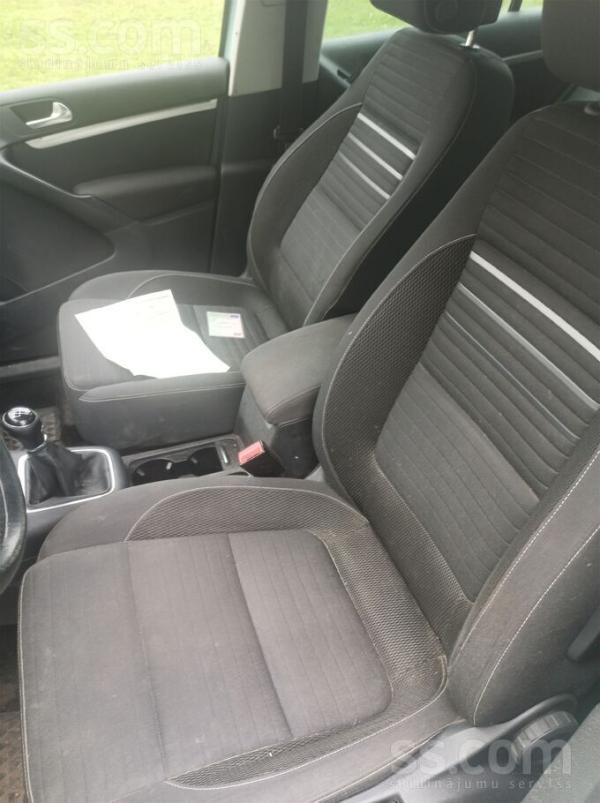 Zils Volkswagen Tiguan 2012 Valka, ar dzinēja tilpumu 2.00 L un nobraukumu 138 tūkst. km par 5900 €, foto 8 vietnē AUTOMOTO.COM.LV