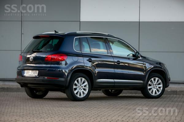 Blue Volkswagen Tiguan 2013 in Jelgava, with an engine capacity of 2.00 L and mileage of 290 thousand km for 8999 €, photo 9 on AUTOMOTO.COM.LV