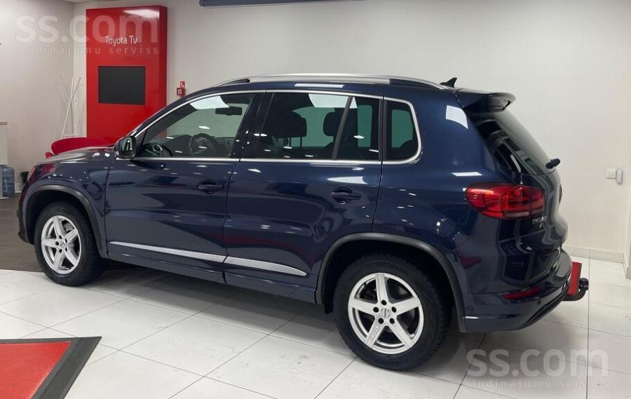 Blue Volkswagen Tiguan 2016 in Jekabpils, with an engine capacity of 2.00 L and mileage of 182 thousand km for 15900 €, photo 3 on AUTOMOTO.COM.LV