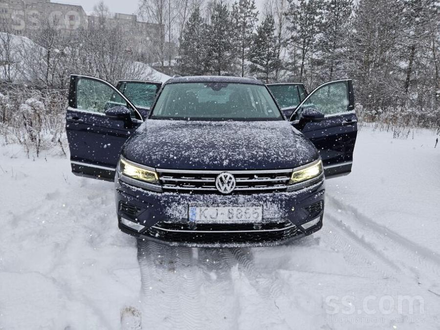 Blue Volkswagen Tiguan 2016 in Rezekne, with an engine capacity of 2.00 L and mileage of 156 thousand km for 17800 €, photo 1 on AUTOMOTO.COM.LV