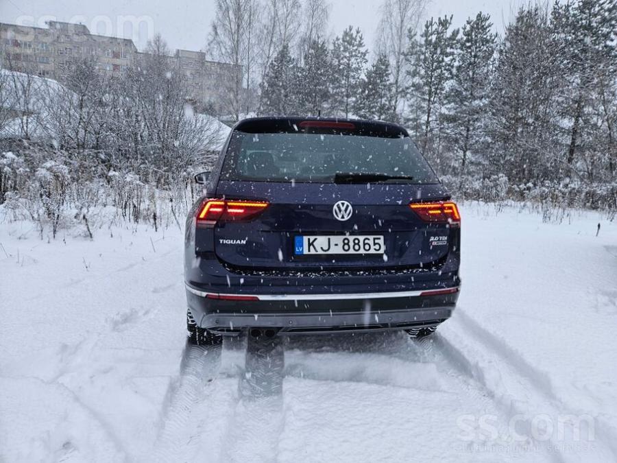 Blue Volkswagen Tiguan 2016 in Rezekne, with an engine capacity of 2.00 L and mileage of 156 thousand km for 17800 €, photo 3 on AUTOMOTO.COM.LV