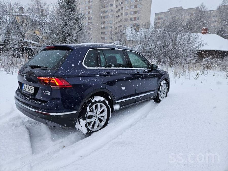 Blue Volkswagen Tiguan 2016 in Rezekne, with an engine capacity of 2.00 L and mileage of 156 thousand km for 17800 €, photo 4 on AUTOMOTO.COM.LV