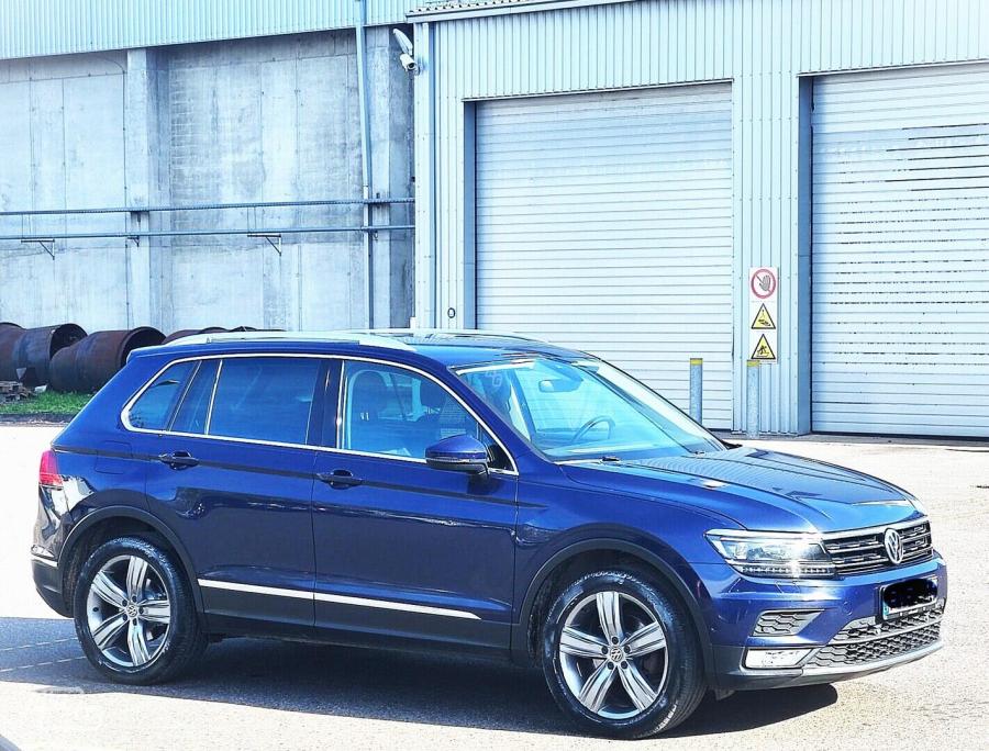 Blue Volkswagen Tiguan 2016 in Vilnius, with an engine capacity of 2.00 L and mileage of 134 thousand km for 17545 €, photo 1 on AUTOMOTO.COM.LV