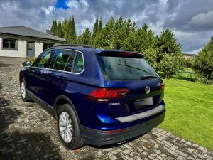 Blue Volkswagen Tiguan 2016 in Kaunas, with an engine capacity of 1.97 L and mileage of 280 thousand km for 12890 €, photo 7 on AUTOMOTO.COM.LV