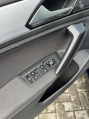 Blue Volkswagen Tiguan 2016 in Kaunas, with an engine capacity of 1.97 L and mileage of 280 thousand km for 12890 €, photo 17 on AUTOMOTO.COM.LV