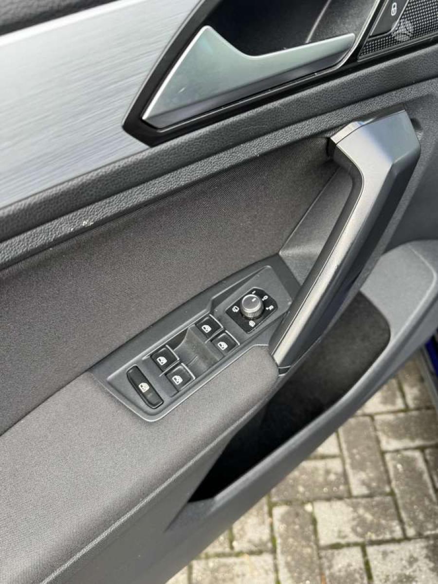 Blue Volkswagen Tiguan 2016 in Kaunas, with an engine capacity of 1.97 L and mileage of 280 thousand km for 12890 €, photo 17 on AUTOMOTO.COM.LV