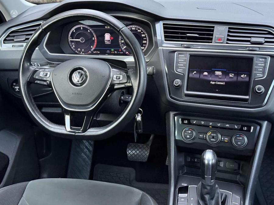 Blue Volkswagen Tiguan 2016 in Prienai, with an engine capacity of 1.97 L and mileage of 197 thousand km for 13950 €, photo 25 on AUTOMOTO.COM.LV