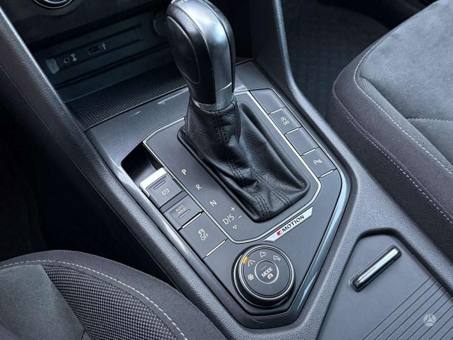 Blue Volkswagen Tiguan 2016 in Prienai, with an engine capacity of 1.97 L and mileage of 197 thousand km for 13950 €, photo 31 on AUTOMOTO.COM.LV