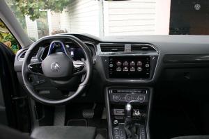 Blue Volkswagen Tiguan 2016 in Sirvintos, with an engine capacity of 1.98 L and mileage of 128 thousand km for 17500 €, photo 9 on AUTOMOTO.COM.LV