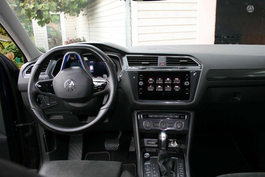 Blue Volkswagen Tiguan 2016 in Sirvintos, with an engine capacity of 1.98 L and mileage of 128 thousand km for 17500 €, photo 9 on AUTOMOTO.COM.LV