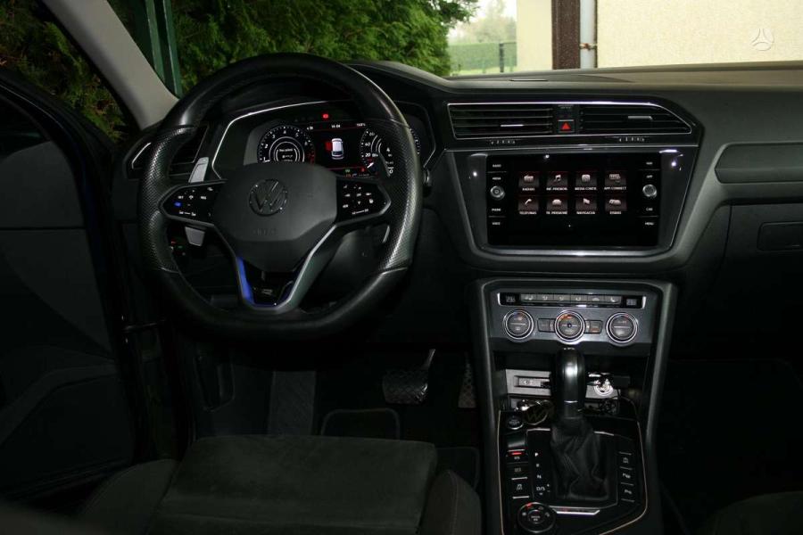 Blue Volkswagen Tiguan 2016 in Sirvintos, with an engine capacity of 1.98 L and mileage of 128 thousand km for 17500 €, photo 16 on AUTOMOTO.COM.LV