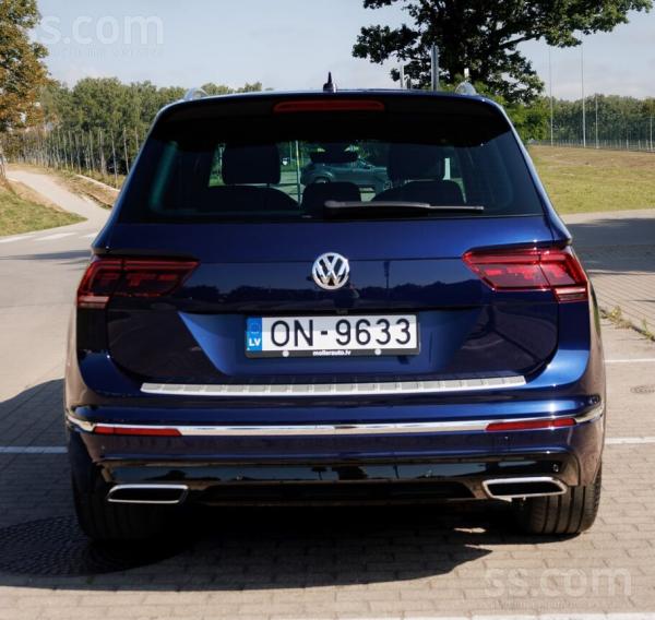 Blue Volkswagen Tiguan 2017 in Riga, with an engine capacity of 2.00 L and mileage of 227 thousand km for 18500 €, photo 3 on AUTOMOTO.COM.LV