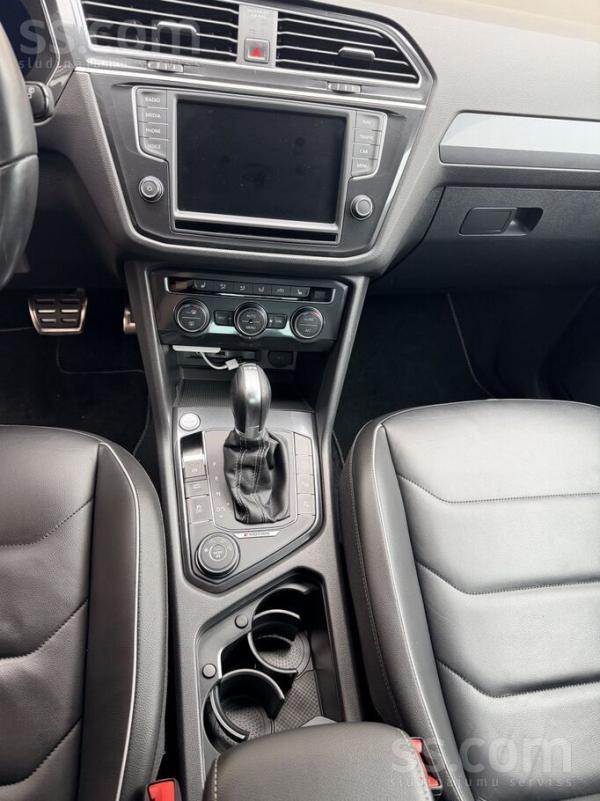 Blue Volkswagen Tiguan 2017 in Riga, with an engine capacity of 2.00 L and mileage of 227 thousand km for 18500 €, photo 7 on AUTOMOTO.COM.LV