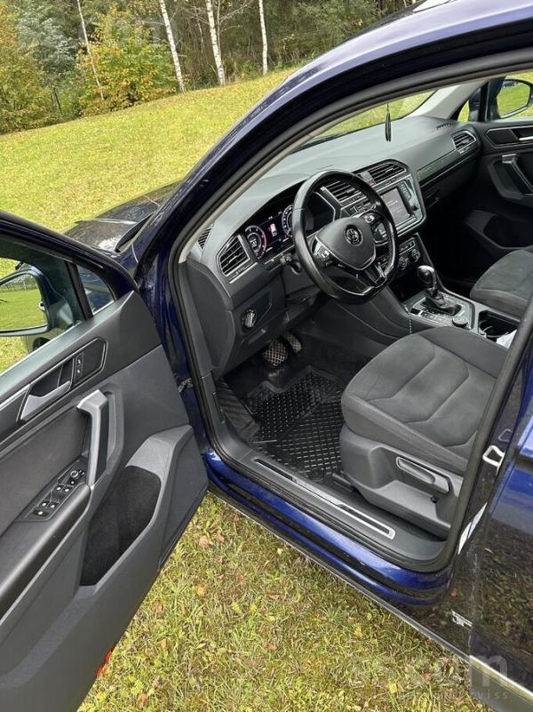 Blue Volkswagen Tiguan 2017 in Liepaja, with an engine capacity of 2.00 L and mileage of 260 thousand km for 12995 €, photo 10 on AUTOMOTO.COM.LV
