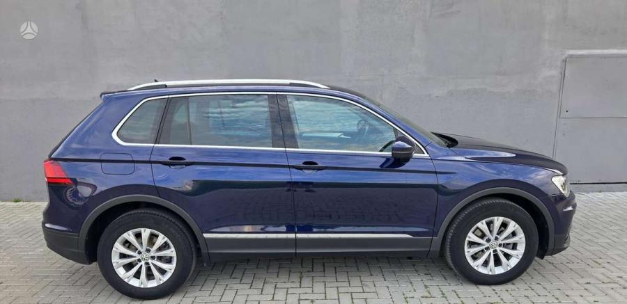 Blue Volkswagen Tiguan 2018 in Klaipeda, with an engine capacity of 1.97 L and mileage of 207 thousand km for 16750 €, photo 2 on AUTOMOTO.COM.LV