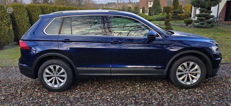 Blue Volkswagen Tiguan 2018 in Jurbarkas, with an engine capacity of 1.97 L and mileage of 209 thousand km for 16999 €, photo 3 on AUTOMOTO.COM.LV