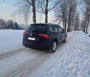 Blue Volkswagen Tiguan 2018 in Jurbarkas, with an engine capacity of 1.97 L and mileage of 210 thousand km for 17300 €, photo 4 on AUTOMOTO.COM.LV