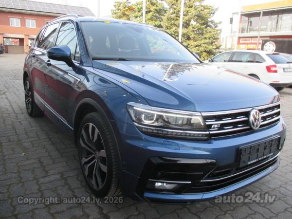 Blue Volkswagen Tiguan 2018 in Tartu, with an engine capacity of 2.00 L and mileage of 212 thousand km for 19990 €, photo 3 on AUTOMOTO.COM.LV