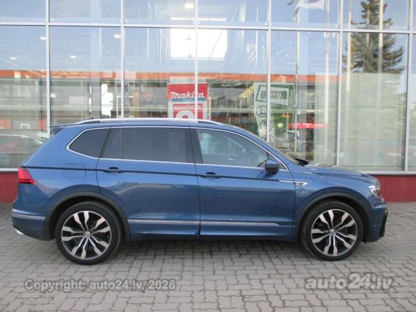Blue Volkswagen Tiguan 2018 in Tartu, with an engine capacity of 2.00 L and mileage of 212 thousand km for 19990 €, photo 5 on AUTOMOTO.COM.LV
