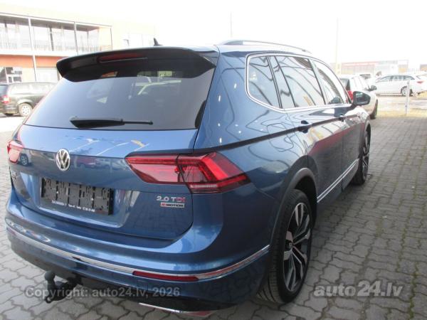 Blue Volkswagen Tiguan 2018 in Tartu, with an engine capacity of 2.00 L and mileage of 212 thousand km for 19990 €, photo 7 on AUTOMOTO.COM.LV