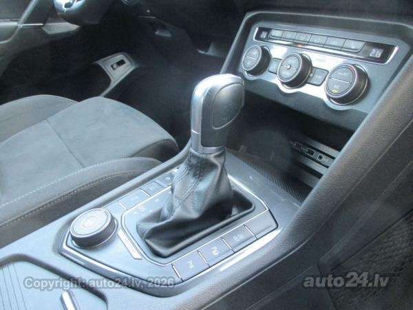 Blue Volkswagen Tiguan 2018 in Tartu, with an engine capacity of 2.00 L and mileage of 212 thousand km for 19990 €, photo 11 on AUTOMOTO.COM.LV