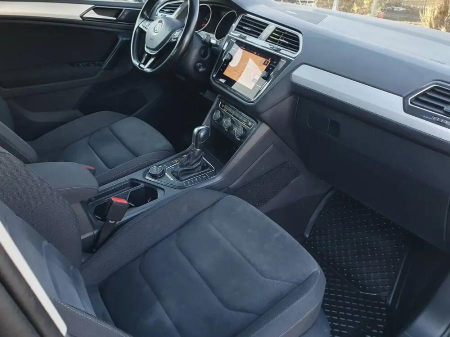 Zils Volkswagen Tiguan 2018 Jelgava, ar dzinēja tilpumu 1.40 L un nobraukumu 220 tūkst. km par 12990 €, foto 14 vietnē AUTOMOTO.COM.LV