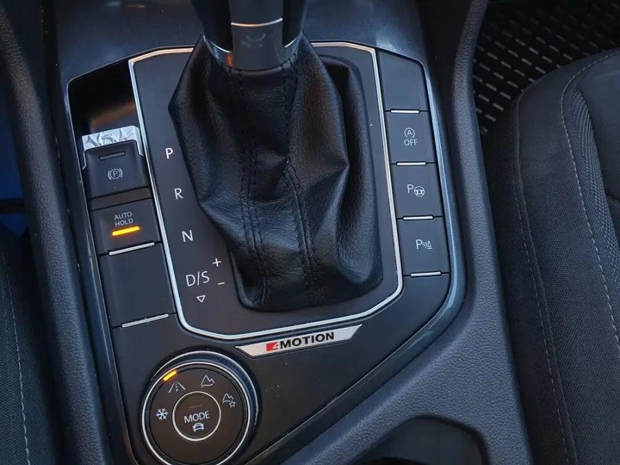 Zils Volkswagen Tiguan 2018 Jelgava, ar dzinēja tilpumu 1.40 L un nobraukumu 220 tūkst. km par 12990 €, foto 19 vietnē AUTOMOTO.COM.LV