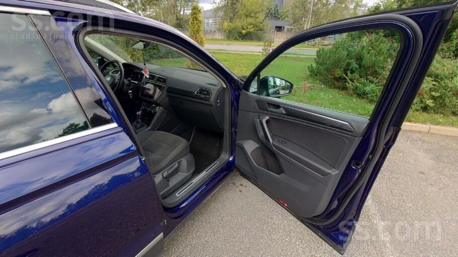Blue Volkswagen Tiguan 2018 in Riga, with an engine capacity of 2.00 L and mileage of 186 thousand km for 15500 €, photo 9 on AUTOMOTO.COM.LV