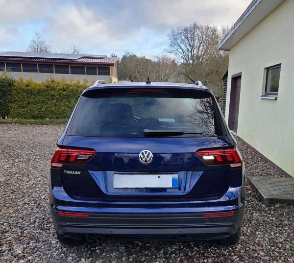 Blue Volkswagen Tiguan 2019 in Jurbarkas, with an engine capacity of 1.97 L and mileage of 209 thousand km for 17000 €, photo 6 on AUTOMOTO.COM.LV