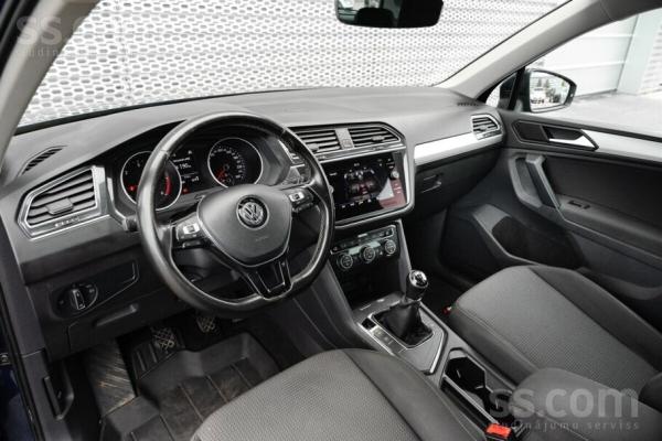 Blue Volkswagen Tiguan 2019 in Riga, with an engine capacity of 2.00 L and mileage of 123 thousand km for 17850 €, photo 8 on AUTOMOTO.COM.LV
