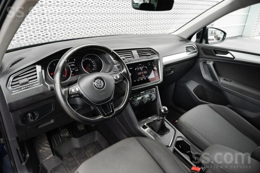 Blue Volkswagen Tiguan 2019 in Riga, with an engine capacity of 2.00 L and mileage of 123 thousand km for 17850 €, photo 9 on AUTOMOTO.COM.LV