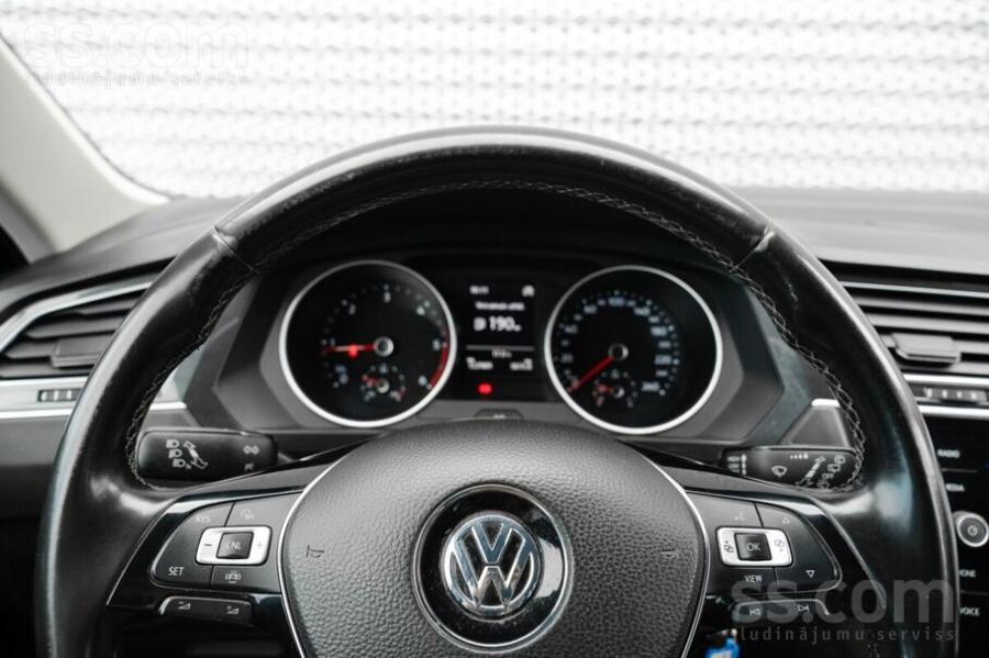 Blue Volkswagen Tiguan 2019 in Riga, with an engine capacity of 2.00 L and mileage of 123 thousand km for 17850 €, photo 12 on AUTOMOTO.COM.LV