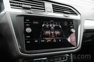 Blue Volkswagen Tiguan 2019 in Riga, with an engine capacity of 2.00 L and mileage of 123 thousand km for 17850 €, photo 16 on AUTOMOTO.COM.LV