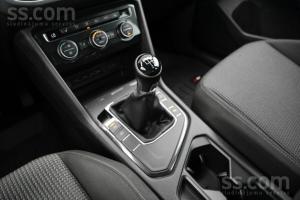 Blue Volkswagen Tiguan 2019 in Riga, with an engine capacity of 2.00 L and mileage of 123 thousand km for 17850 €, photo 19 on AUTOMOTO.COM.LV