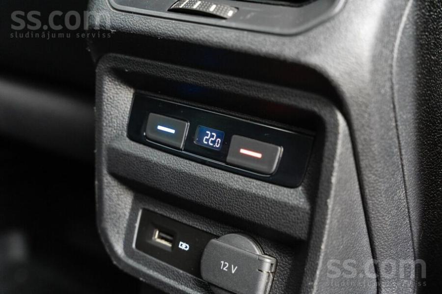 Blue Volkswagen Tiguan 2019 in Riga, with an engine capacity of 2.00 L and mileage of 123 thousand km for 17850 €, photo 21 on AUTOMOTO.COM.LV