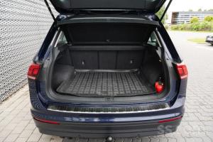 Blue Volkswagen Tiguan 2019 in Riga, with an engine capacity of 2.00 L and mileage of 123 thousand km for 17850 €, photo 22 on AUTOMOTO.COM.LV
