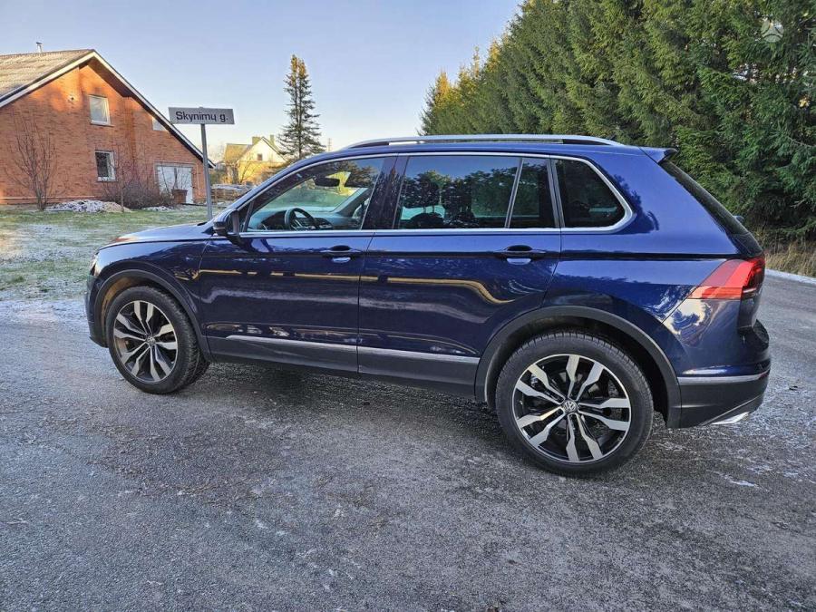 Blue Volkswagen Tiguan 2020 in Panevezys, with an engine capacity of 1.97 L and mileage of 162 thousand km for 18900 €, photo 4 on AUTOMOTO.COM.LV