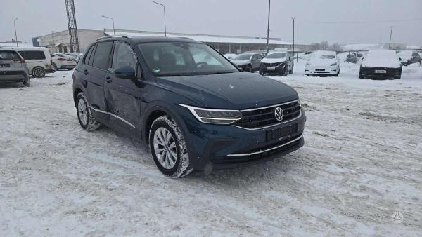 Blue Volkswagen Tiguan 2020 in Siauliai, with an engine capacity of 1.97 L and mileage of 94 thousand km for 16900 €, photo 3 on AUTOMOTO.COM.LV