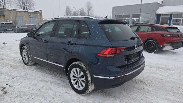 Blue Volkswagen Tiguan 2020 in Siauliai, with an engine capacity of 1.97 L and mileage of 94 thousand km for 16900 €, photo 5 on AUTOMOTO.COM.LV