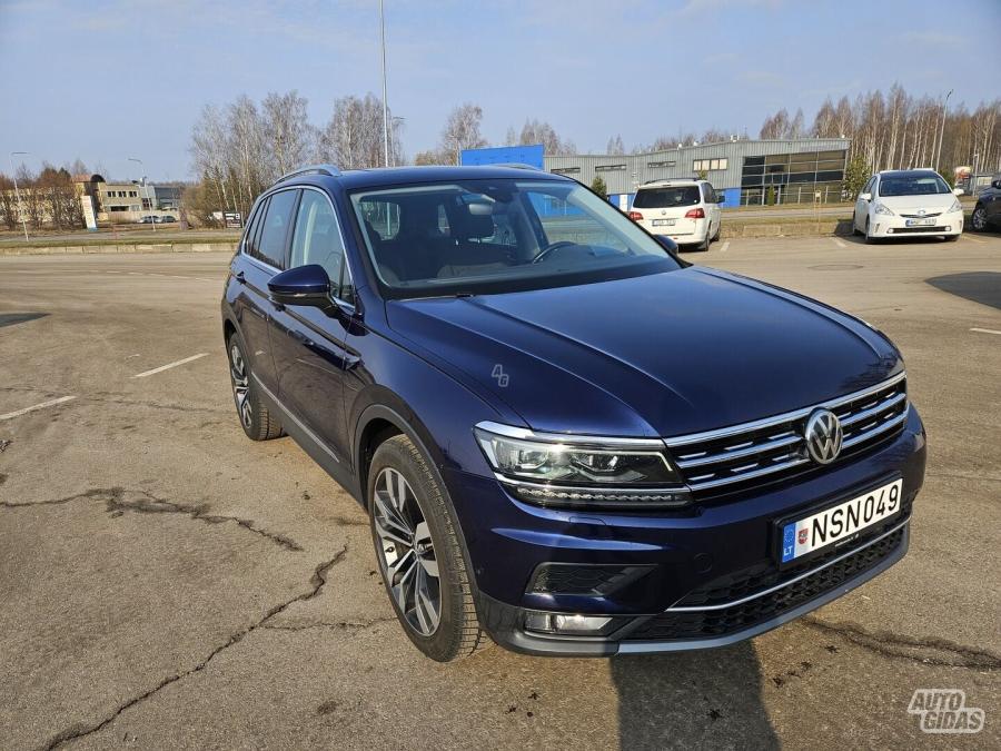 Blue Volkswagen Tiguan 2020 in Panevezys, with an engine capacity of 2.00 L and mileage of 162 thousand km for 18900 €, photo 3 on AUTOMOTO.COM.LV