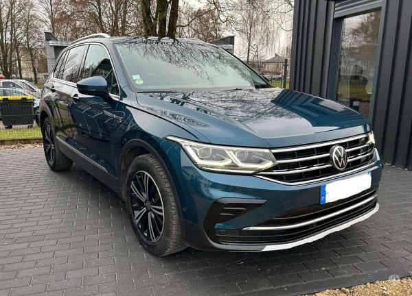 Blue Volkswagen Tiguan 2021 in Taurage, with an engine capacity of 1.97 L and mileage of 205 thousand km for 18500 €, photo 5 on AUTOMOTO.COM.LV