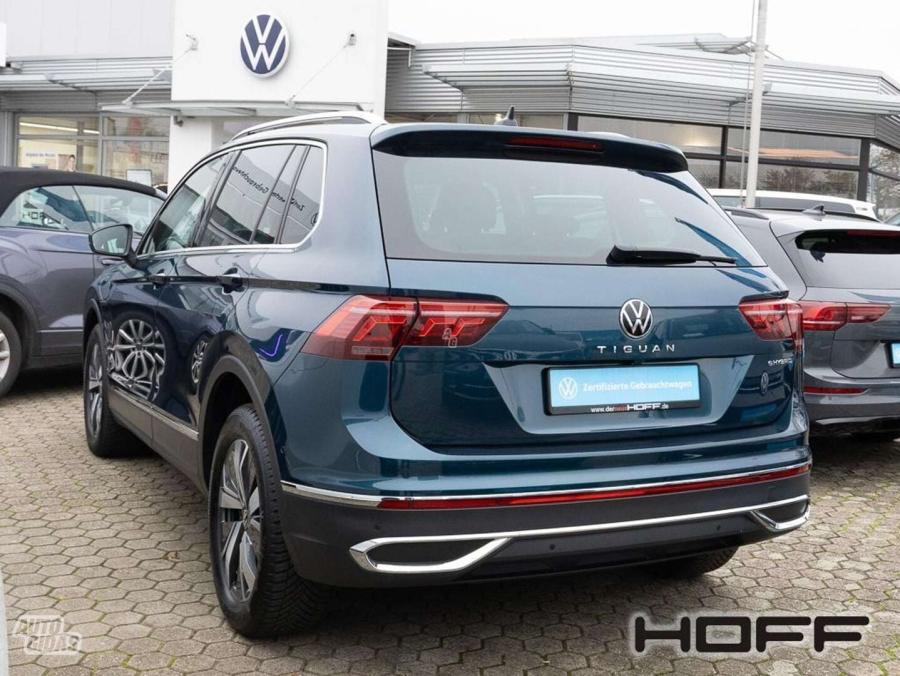 Blue Volkswagen Tiguan 2021 in Kaunas, with an engine capacity of 1.40 L and mileage of 48 thousand km for 30099 €, photo 2 on AUTOMOTO.COM.LV