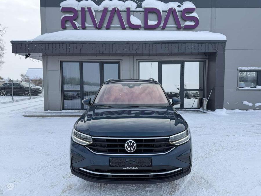 Blue Volkswagen Tiguan 2021 in Siauliai, with an engine capacity of 1.50 L and mileage of 206 thousand km for 18138 €, photo 1 on AUTOMOTO.COM.LV