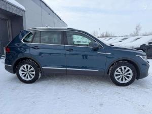 Blue Volkswagen Tiguan 2021 in Siauliai, with an engine capacity of 1.50 L and mileage of 206 thousand km for 18138 €, photo 3 on AUTOMOTO.COM.LV