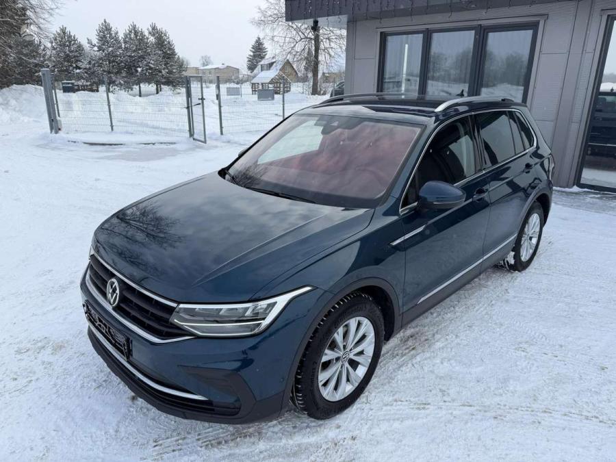 Blue Volkswagen Tiguan 2021 in Siauliai, with an engine capacity of 1.50 L and mileage of 206 thousand km for 18138 €, photo 6 on AUTOMOTO.COM.LV