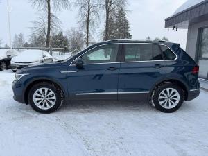 Blue Volkswagen Tiguan 2021 in Siauliai, with an engine capacity of 1.50 L and mileage of 206 thousand km for 18138 €, photo 7 on AUTOMOTO.COM.LV