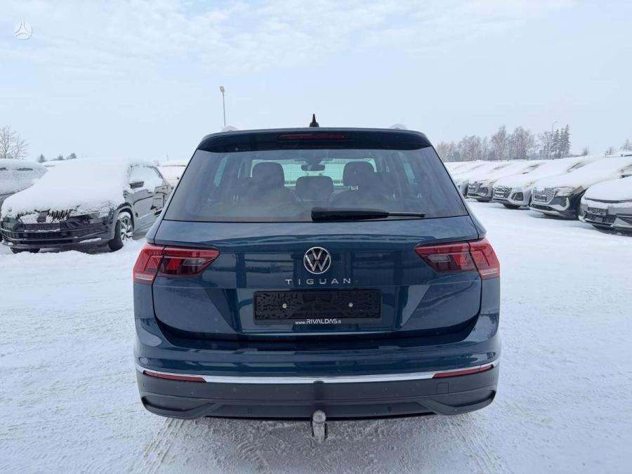 Blue Volkswagen Tiguan 2021 in Siauliai, with an engine capacity of 1.50 L and mileage of 206 thousand km for 18138 €, photo 9 on AUTOMOTO.COM.LV