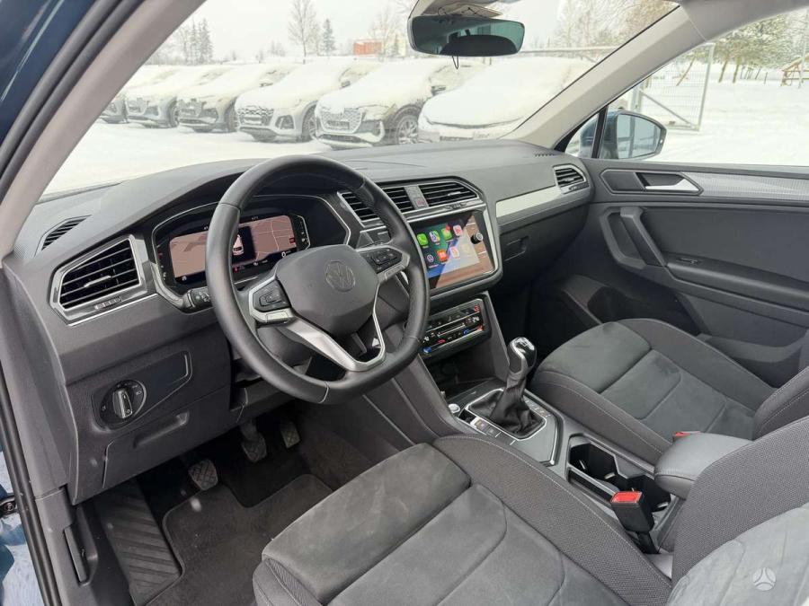 Blue Volkswagen Tiguan 2021 in Siauliai, with an engine capacity of 1.50 L and mileage of 206 thousand km for 18138 €, photo 12 on AUTOMOTO.COM.LV